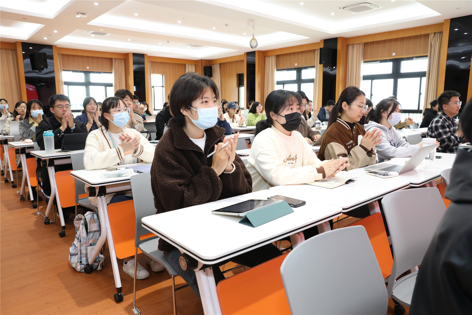 著名国际仲裁员杨良宜先生受聘我校法律硕士专业学位（国际仲裁）研究生培养项目校外首席专家