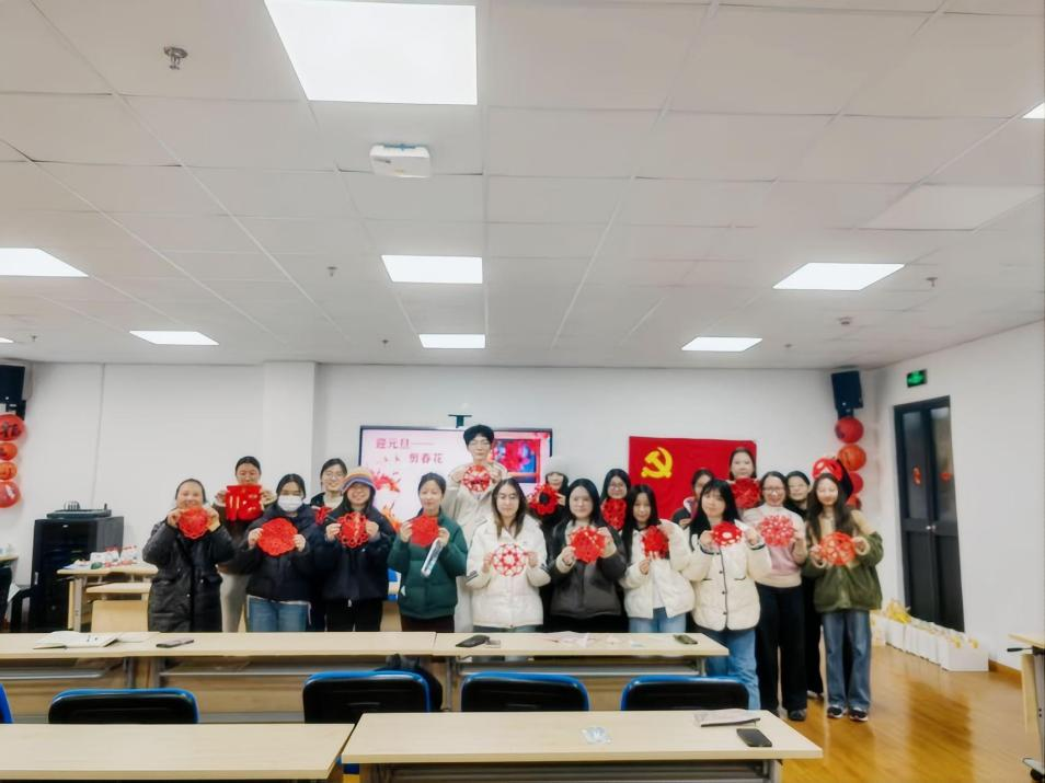 上政第25学生党支部开展“学条例精神 迎元旦新程 传红色文化”的主题党日