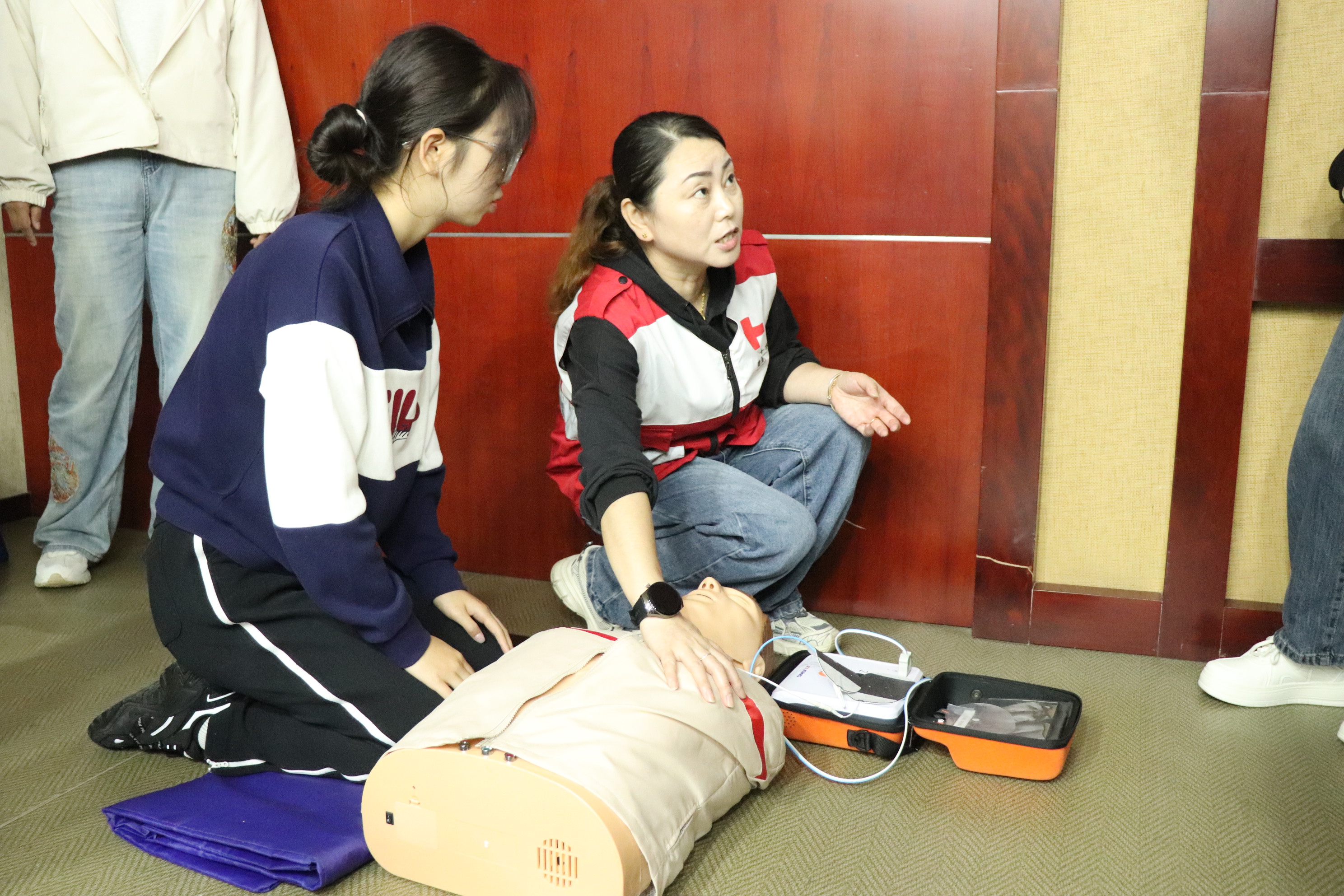 校团委举办2024年第二期救护员培训班