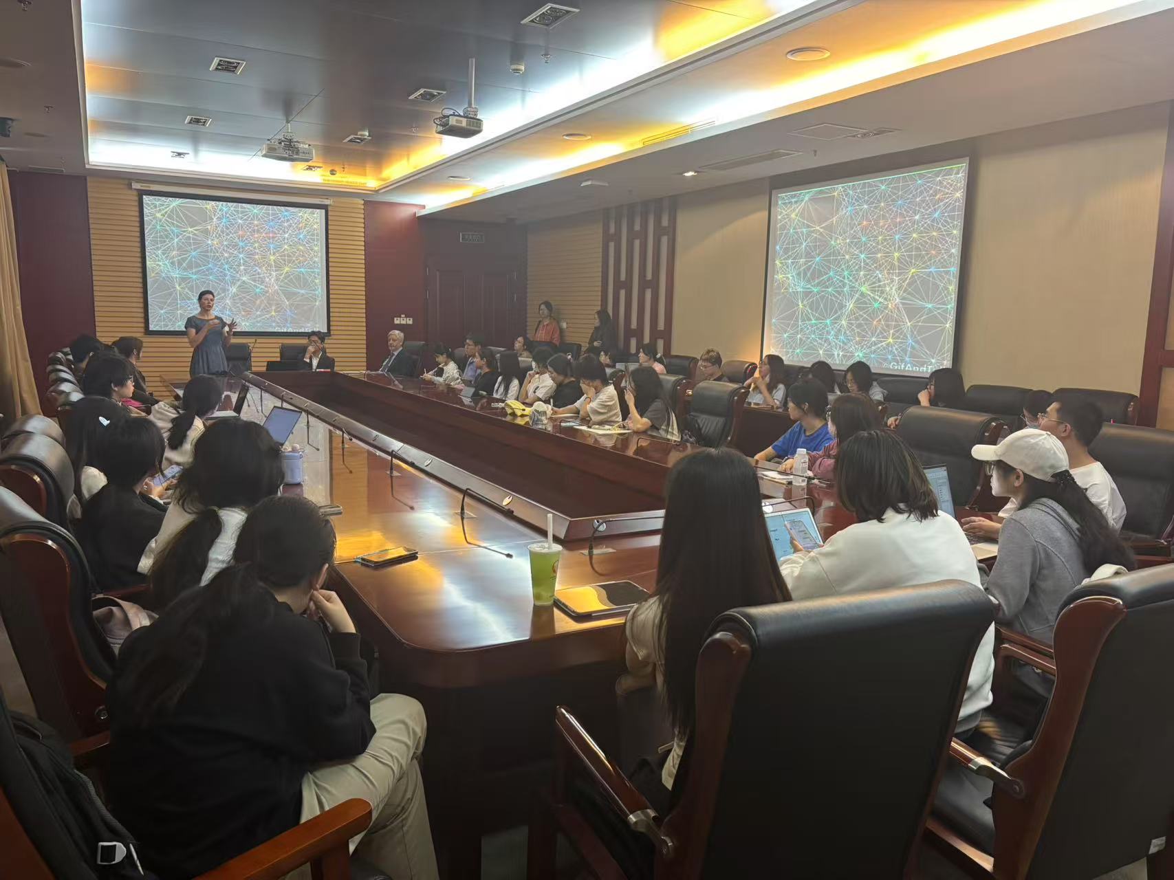 意大利梅尔卡托勒姆大学一行来访我校